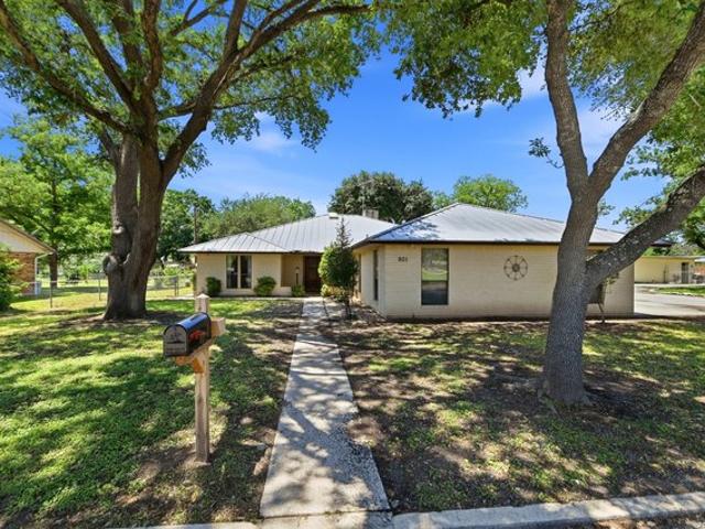 901 Gentilz St, Castroville, TX 78009