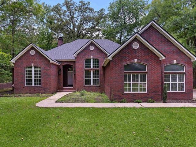901 Greenbriar Dr, Carthage, TX 75633