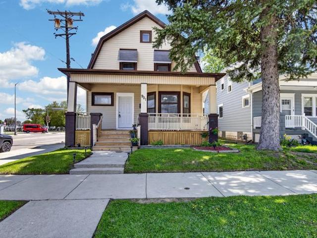 901 Grove Ave, Racine, WI 53405