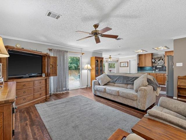 901 Dogwood Trl, Cedar Park, TX 78613