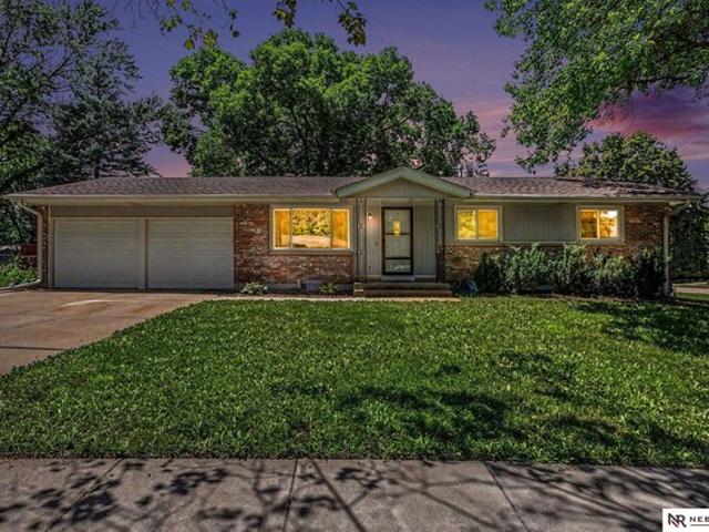 901 Driftwood Dr, Lincoln, NE 68510