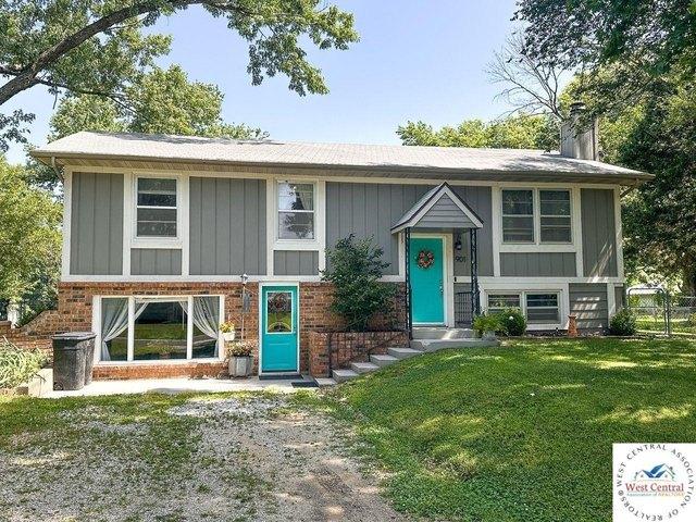 901 E Willow St, Clinton, MO 64735