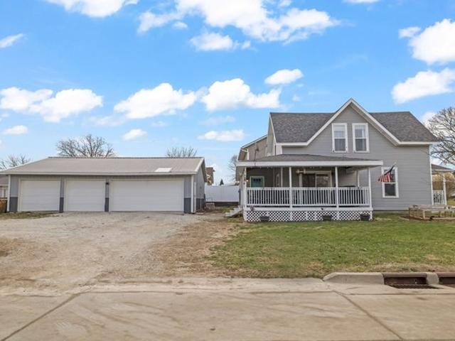 901 E Buchanan St, Winterset, IA 50273
