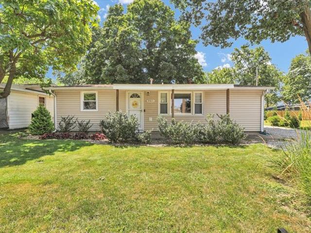 901 E Fairview Dr, Tuscola, IL 61953