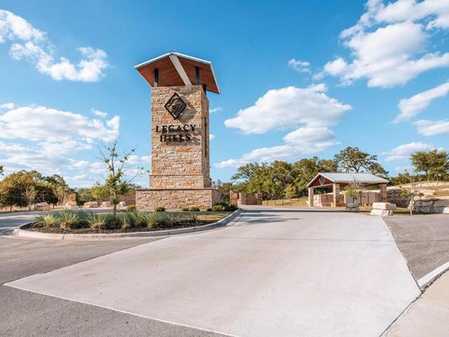 901 E Flying Owl Dr, Johnson City, TX 78636