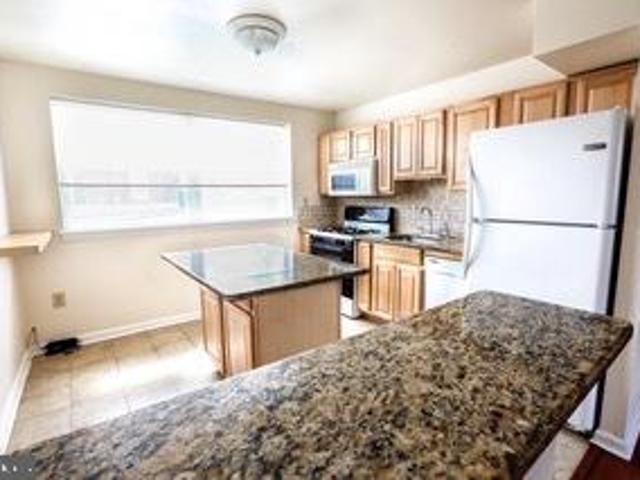 901 E Pleasant Avenue