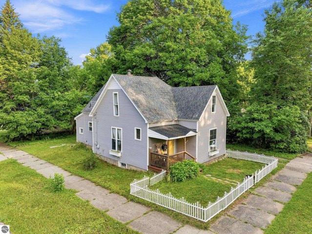 901 Ernst St, Cadillac, MI 49601