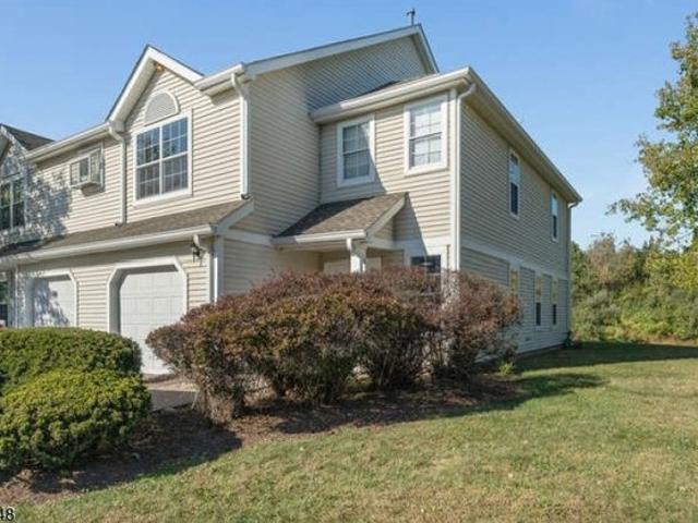 901 Fox Hill Pl, Holland Township, NJ 08848