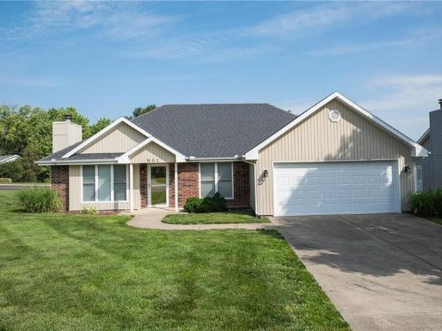 901 Foxridge Dr, Warrensburg, MO 64093