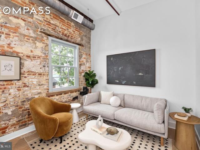 901 King St 201, Alexandria, VA