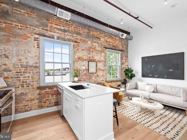 901 King Street # 301