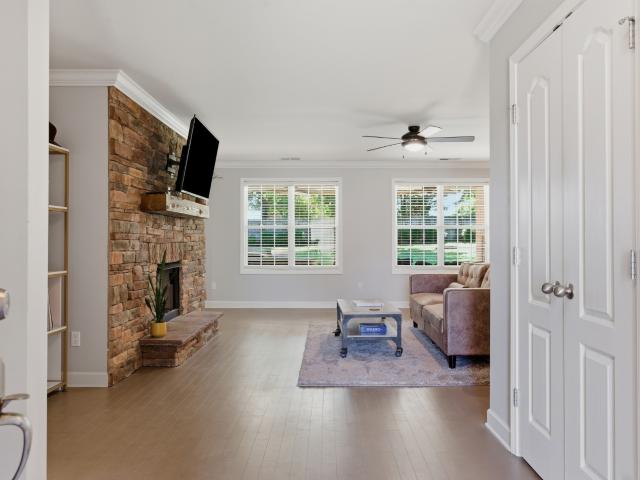 901 Hot Springs Ct