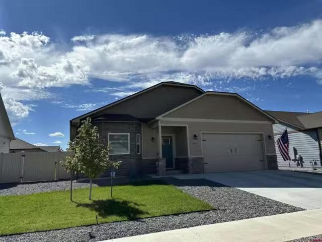 901 HOWARD FORK AVE, MONTROSE, CO 81403 Single Family Residenc.