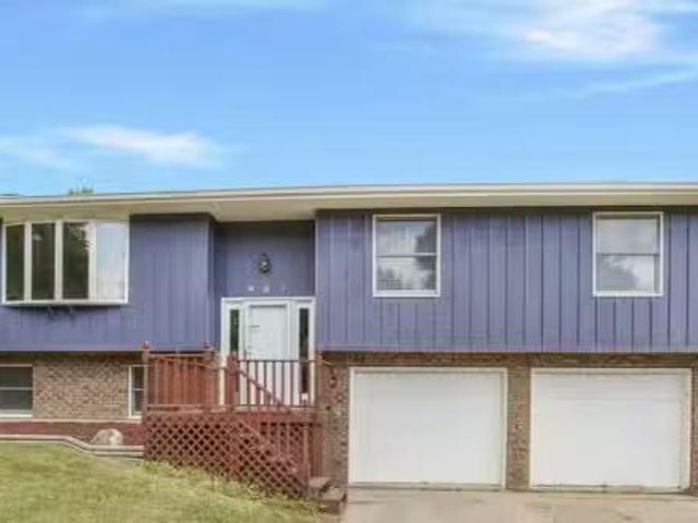 901 HASTINGS TER, VALPARAISO, IN 46383 Single Family Residence.