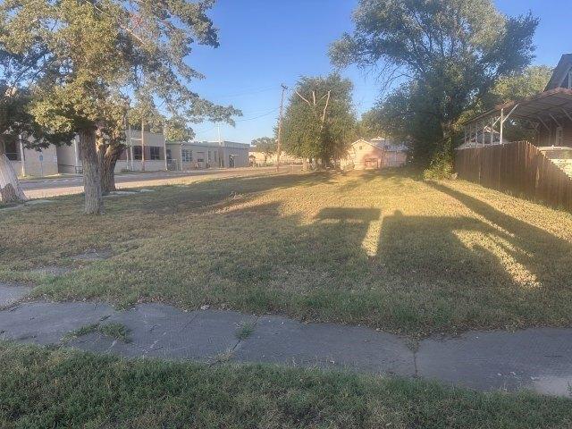 901 Oak Ave, Dalhart, TX 79022