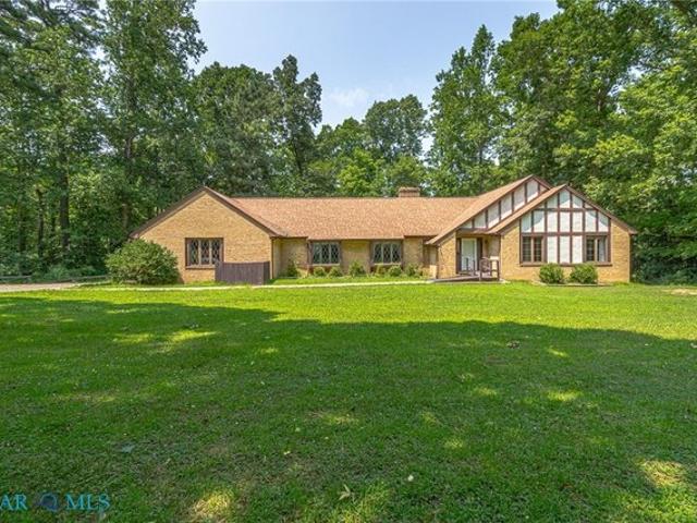 901 Oak Ln, Kilmarnock, VA 22482