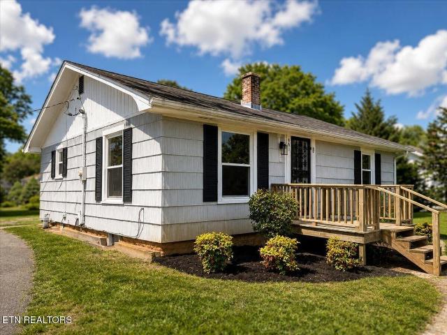 901 Mayes Ave
