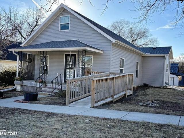 901 Maple St, Atlantic, IA 50022
