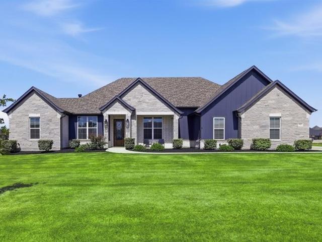 901 Medaris Way, Azle, TX 76020