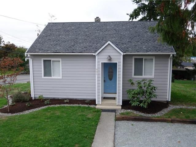 901 N 8th St, Mount Vernon, WA 98273