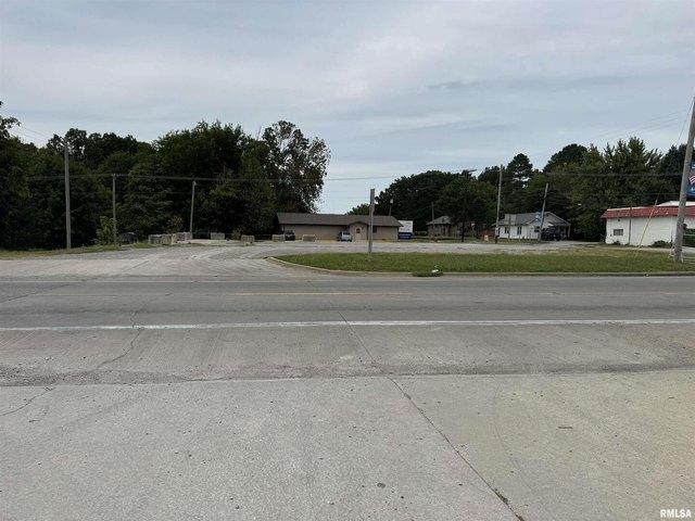 901 N Victor St, Christopher, IL 62822
