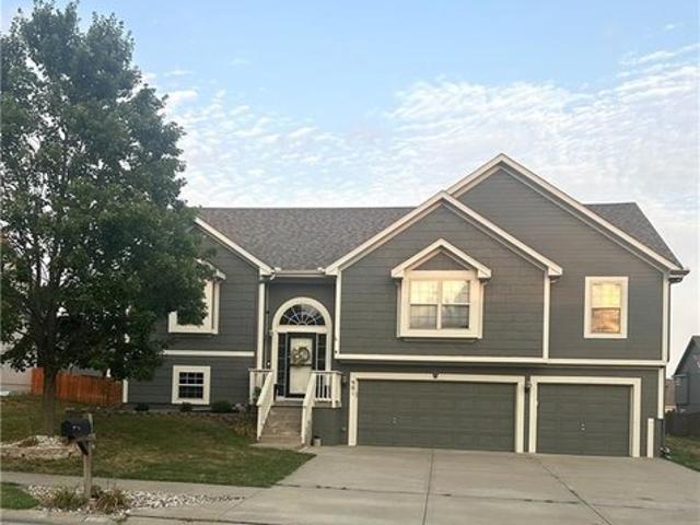 901 N Birch St, Kearney, MO 64060
