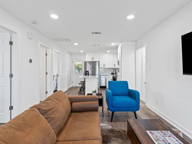 901 N Church St, Georgetown, TX 78626 | MLS #8359 | Compass