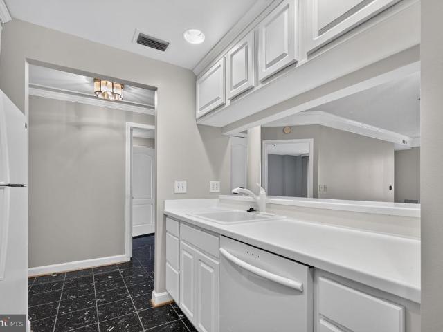 901 N Monroe Street # 402