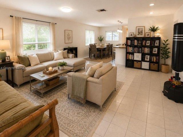 901 NE 2nd St, Hallandale Beach, FL 33009