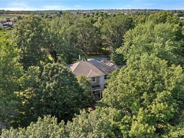 901 S Diane Dr, Olathe, KS 66061