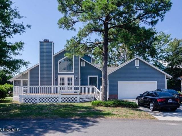 901 Seafarer Dr, Carolina Beach, NC 28428