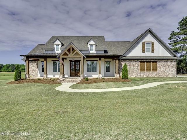 901 Sharon Rd, Canton, MS 39046