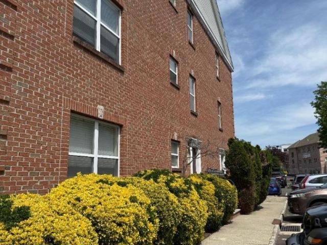 901 Stuyvesant 106 #