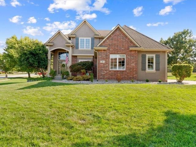 901 SW Drake Dr, Lee's Summit, MO 64082 | MLS #2610 | Compass