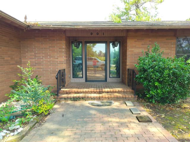 901 Poplar Street