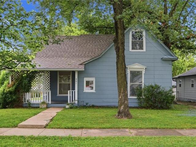 901 Pacific Ave, Osawatomie, KS 66064