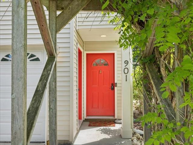 901 Peter Street