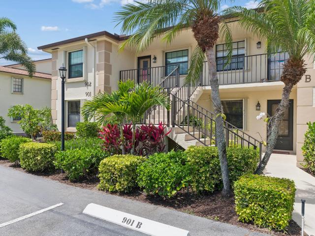 901 Pinecrest Cir, Unit A, Jupiter, FL 33458 | MLS #B26011 | Compass