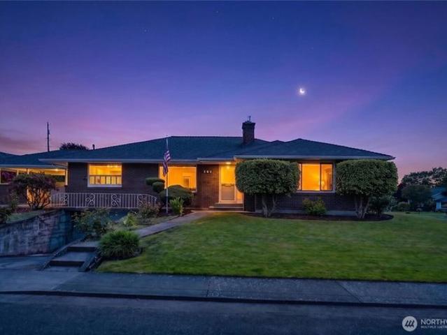 901 Rucker Ave, Everett, WA 98201