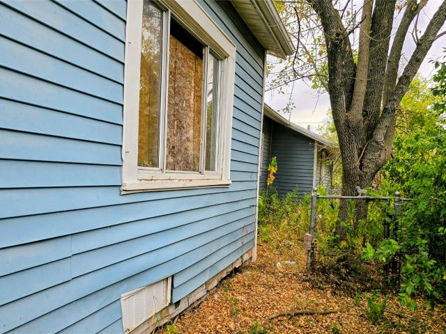 901 W 5th St, Taylor, TX 76574 | MLS #4840 | Compass