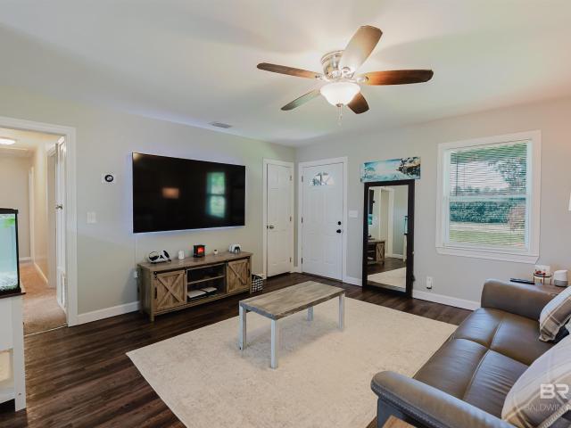 901 W 7th Street