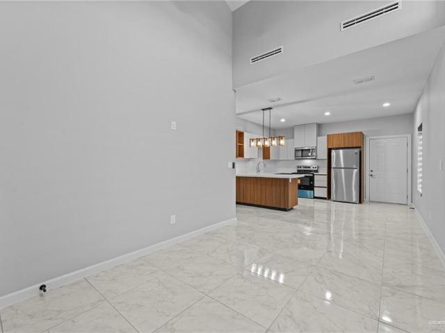 901 W 8th Street 3