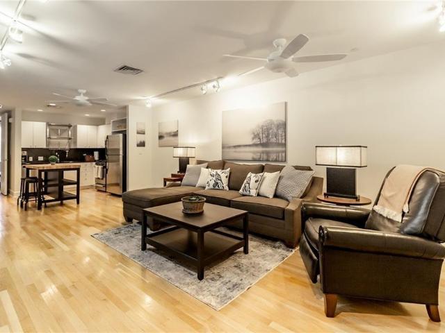 901 W 9th St # 315