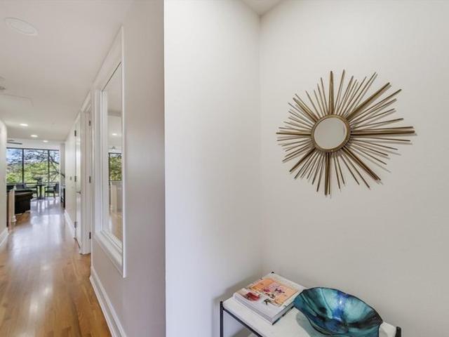 901 W 9th St Apt 203, Austin, TX 78703