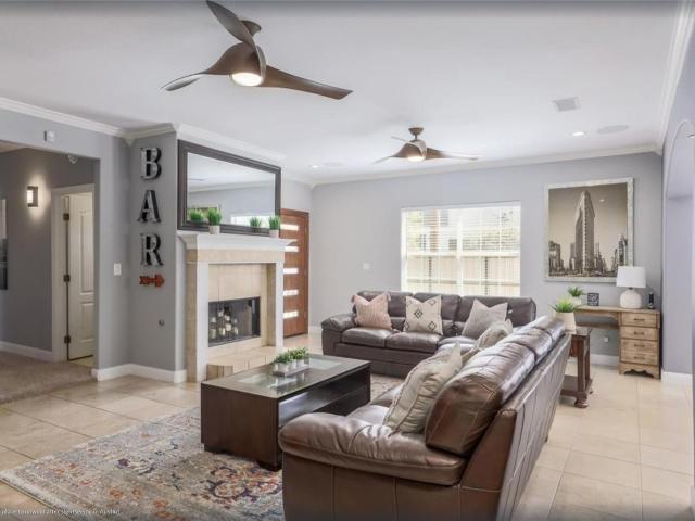 901 W Mary St