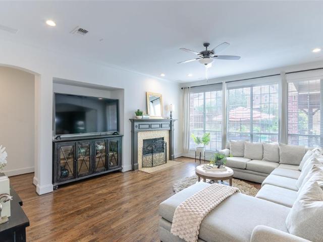 901 Woodcliff Drive