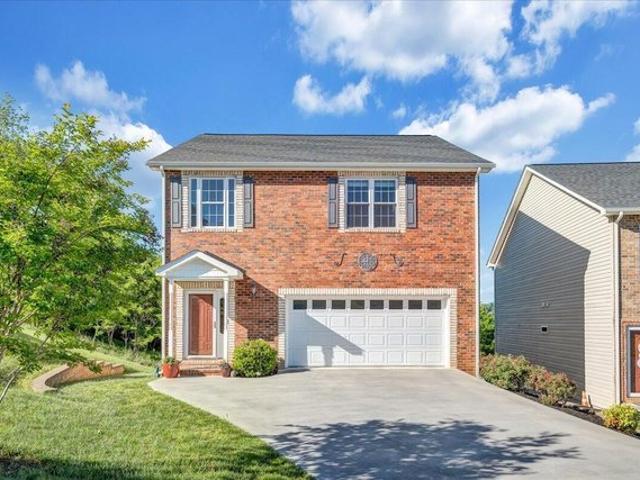 901 Walhalla Ct, Roanoke, VA 24019