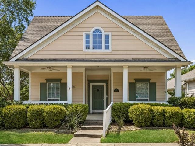 901 Wenk Dr, Aubrey, TX 76227