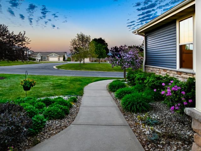 901 Whispering Pines Cir