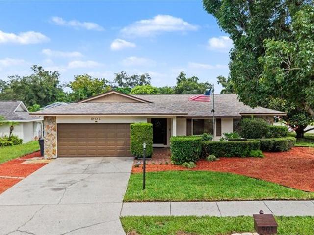 901 Tarawood Ln, Valrico, FL 33594